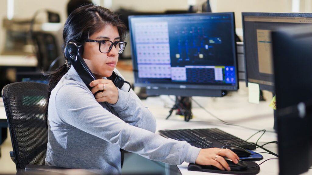 Desde el Centro de Control de ISA REP se transmite más del 75% de la ...