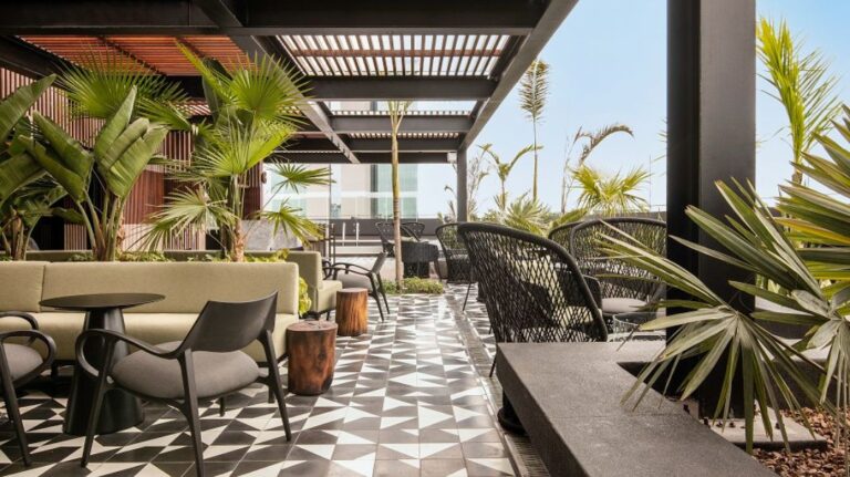 “WINE BATTLE”: El Rooftop del Pullman se convierte en el punto de ...